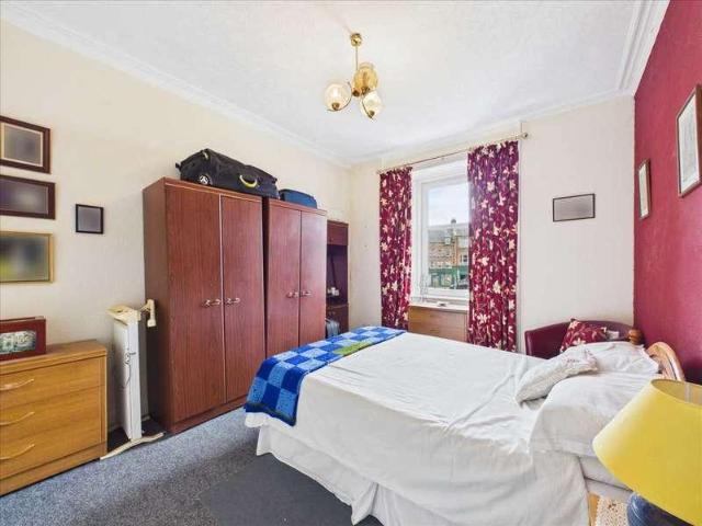 3 bed flat for sale