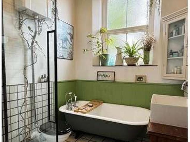 3 bed flat for sale