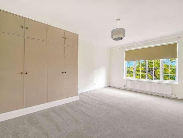 3 bed flat for sale