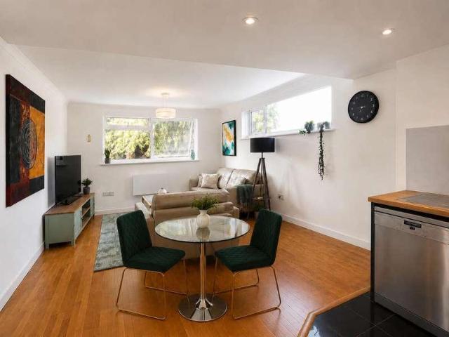 3 bed flat for sale