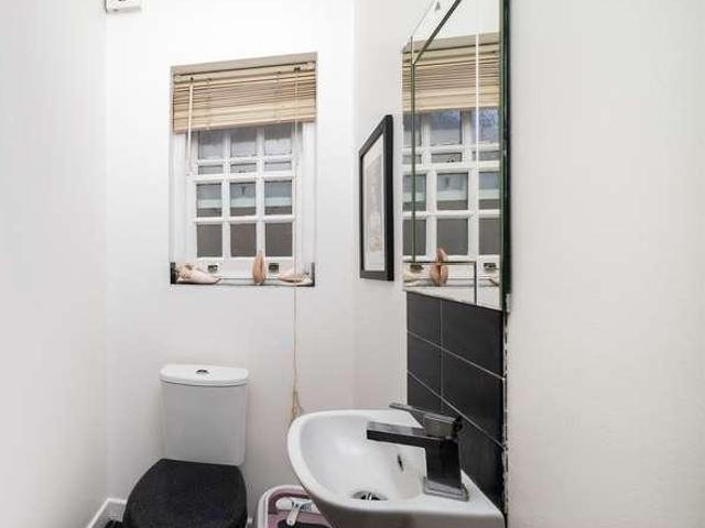 3 bed flat for sale