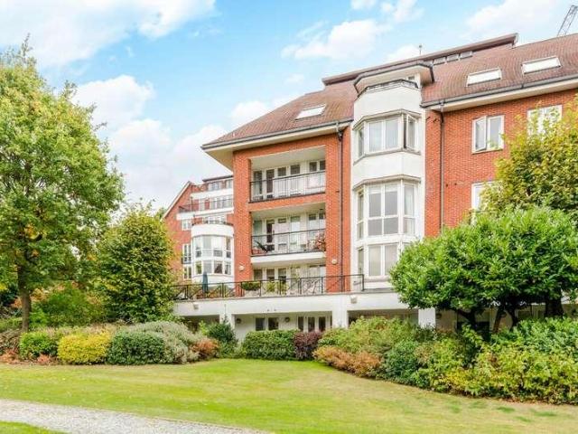 3 bed flat for sale