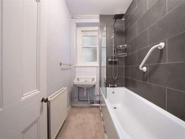 3 bed flat for sale
