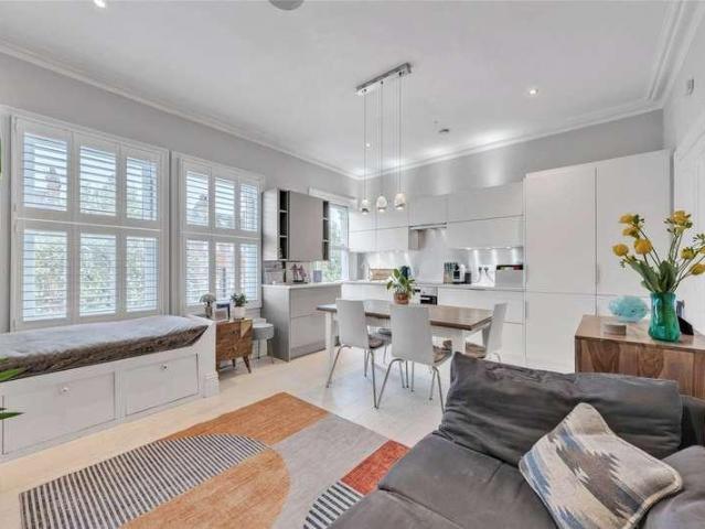 3 bed flat for sale