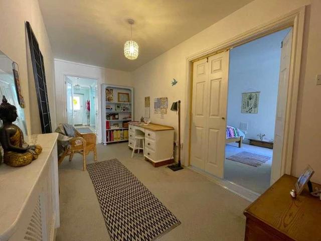 3 bed flat for sale