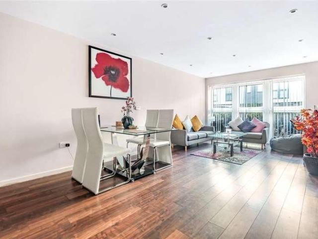 3 bed flat for sale