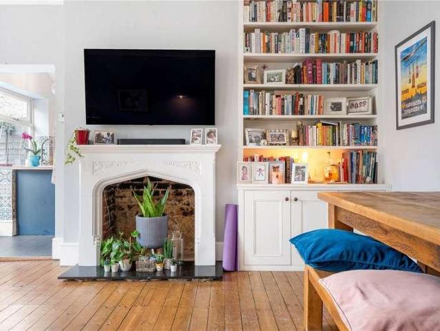 3 bed flat for sale