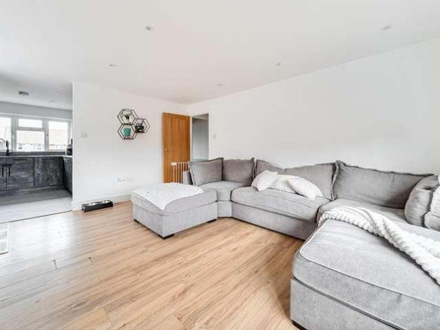 3 bed flat for sale