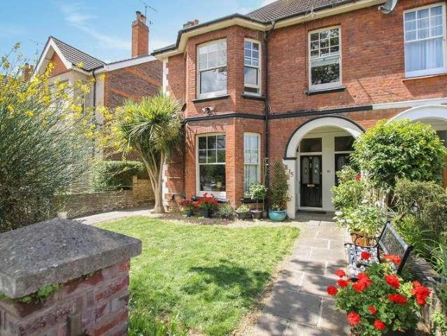 3 bed flat for sale