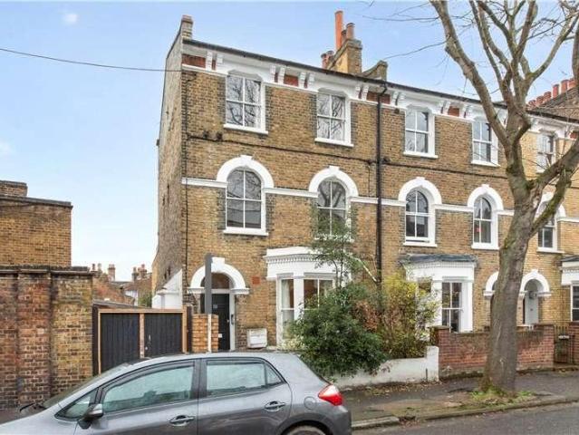 3 bed flat for sale
