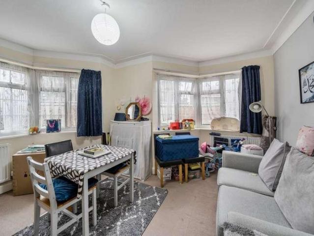 3 bed flat for sale