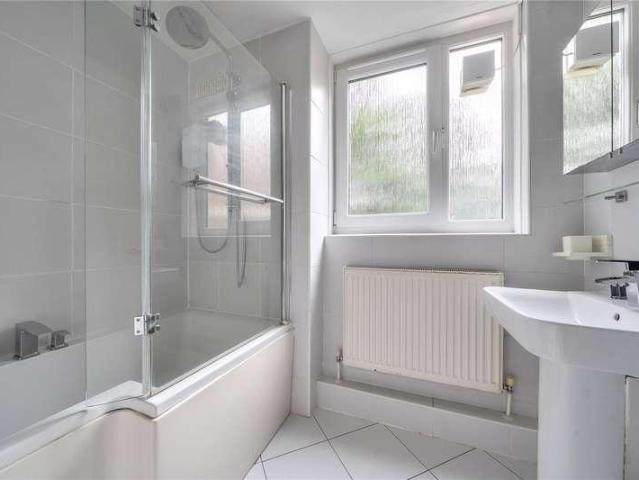 3 bed flat for sale