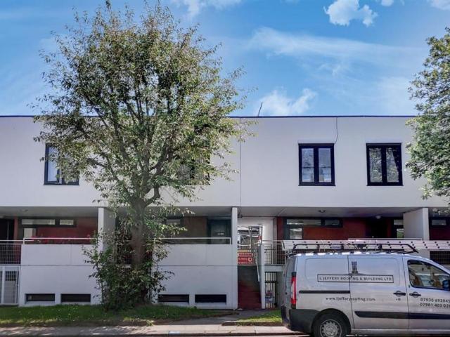 3 bed flat for sale