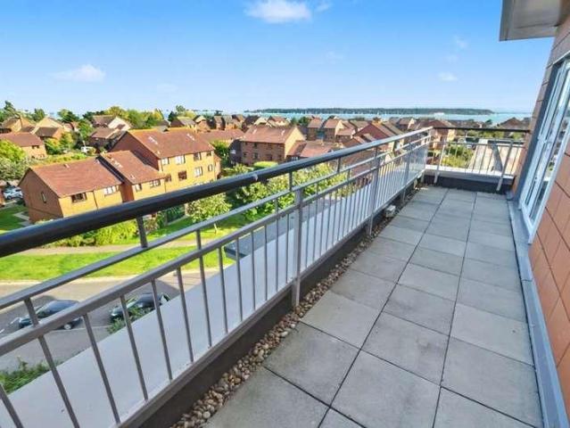 3 bed flat for sale