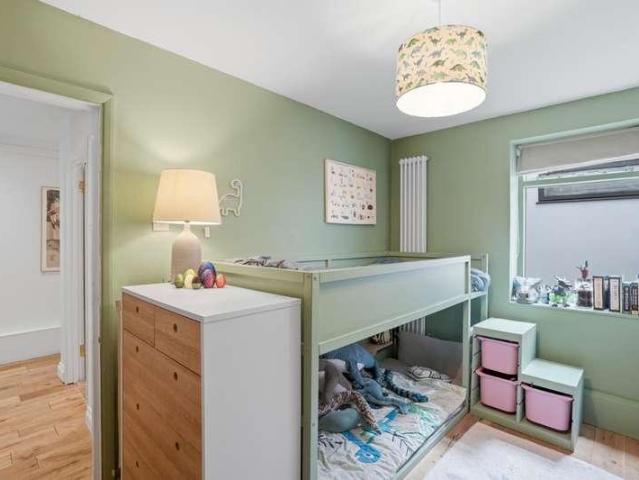 3 bed flat for sale