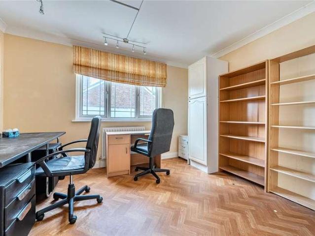 3 bed flat for sale