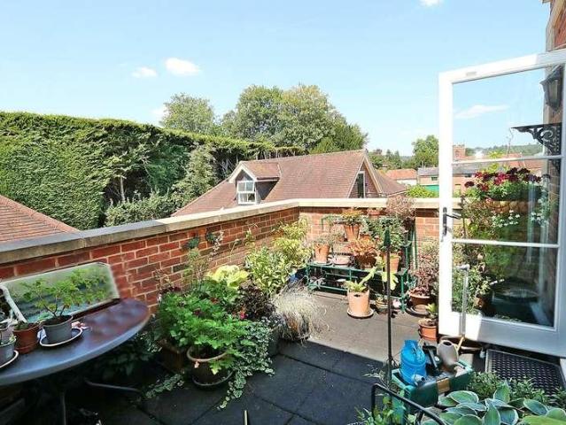 3 bed flat for sale