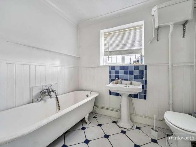3 bed flat for sale