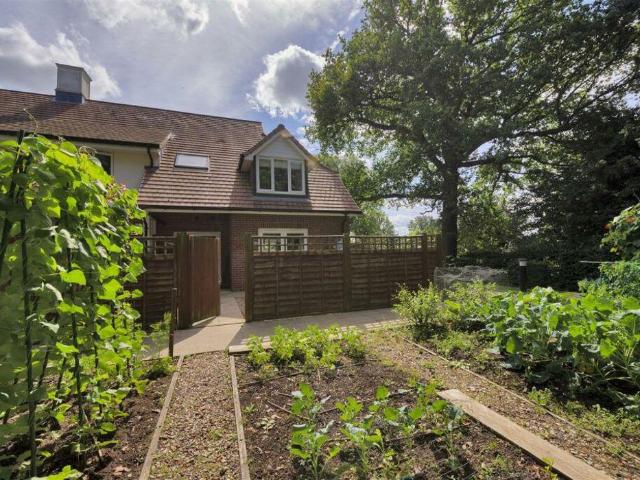 3 bed flat for sale