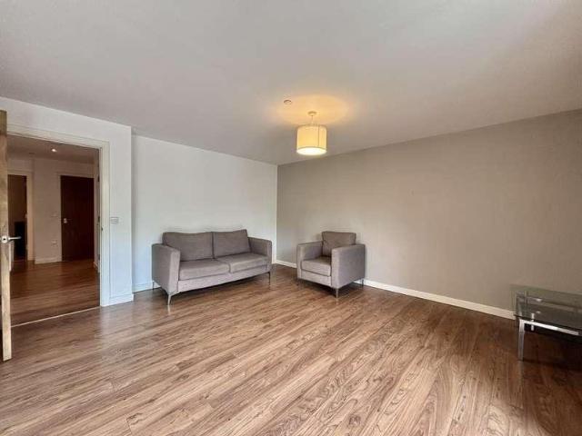 3 bed flat for sale