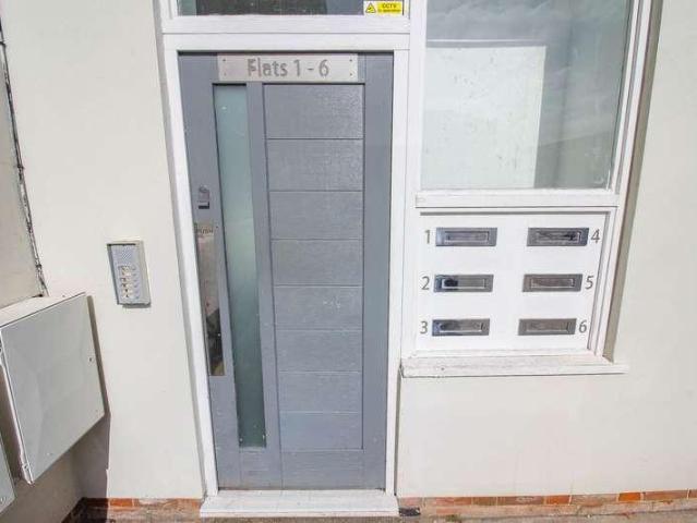 3 bed flat for sale
