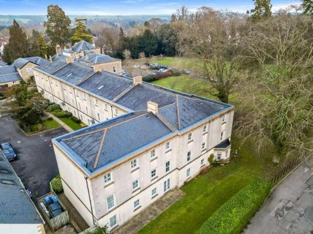 3 bed flat for sale