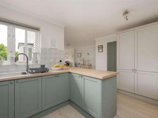3 bed flat for sale