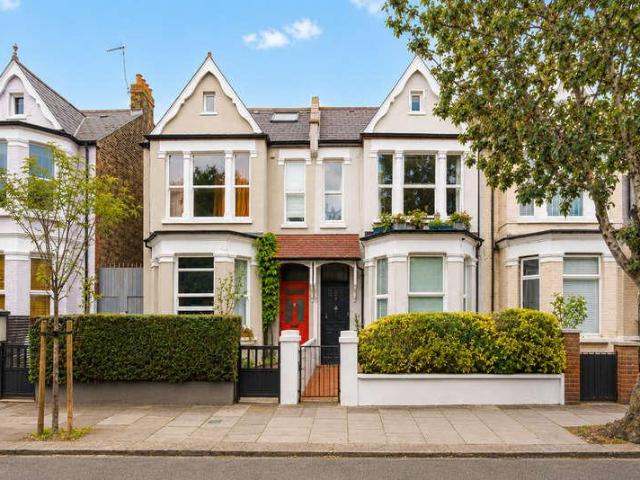 3 bed flat for sale