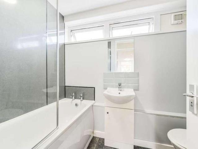3 bed flat for sale