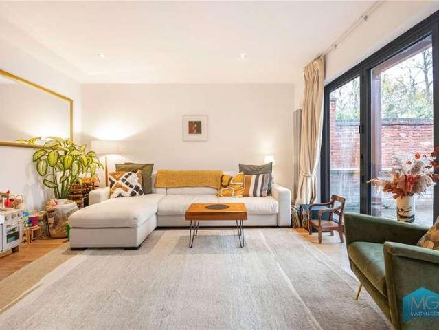 3 bed flat for sale