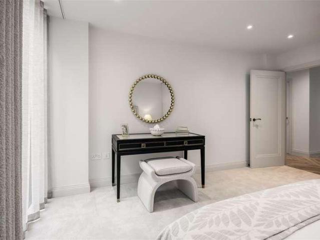 3 bed flat for sale