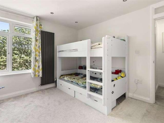 3 bed flat for sale