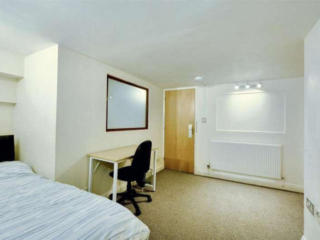 3 bed flat for sale