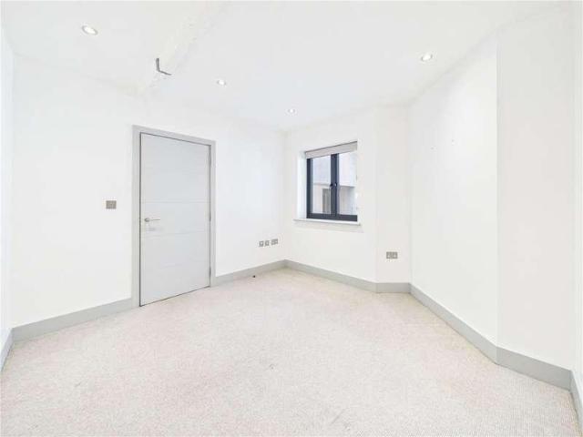 3 bed flat for sale