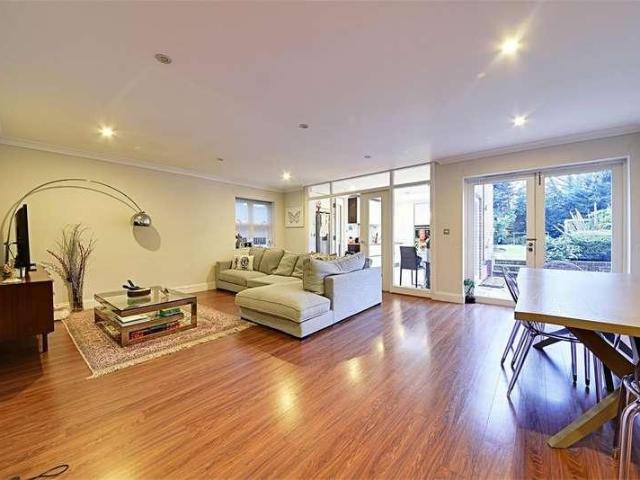 3 bed flat for sale