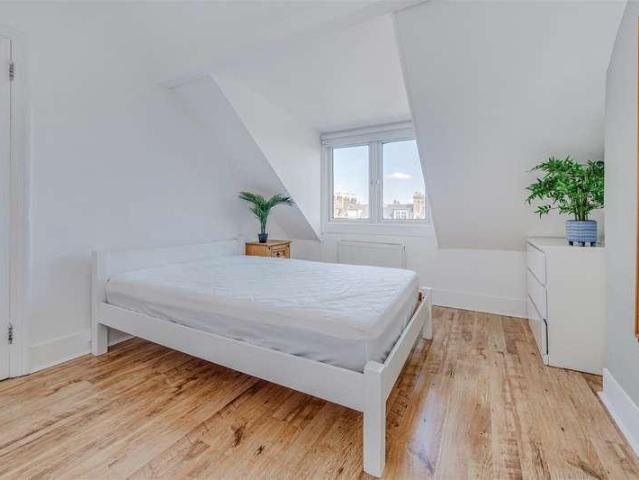 3 bed flat for sale