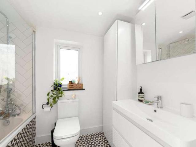 3 bed flat for sale
