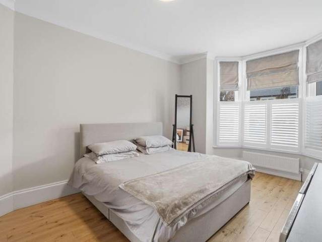 3 bed flat for sale