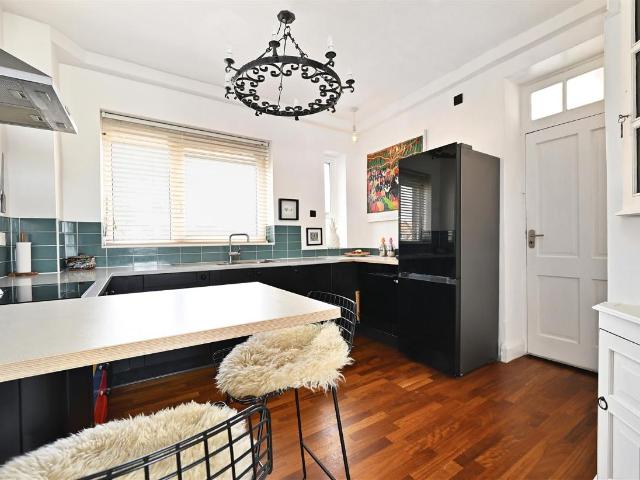 3 bed flat for sale