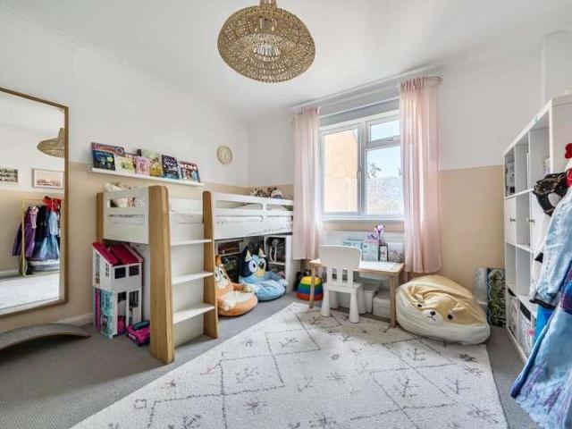 3 bed flat for sale