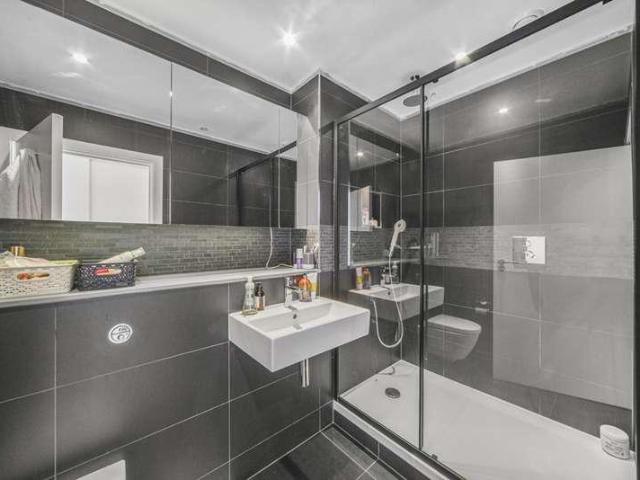 3 bed flat for sale