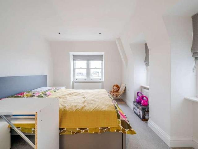 3 bed flat for sale