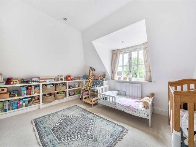 3 bed flat for sale