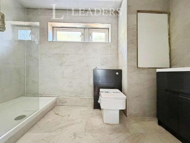 3 bed flat for sale