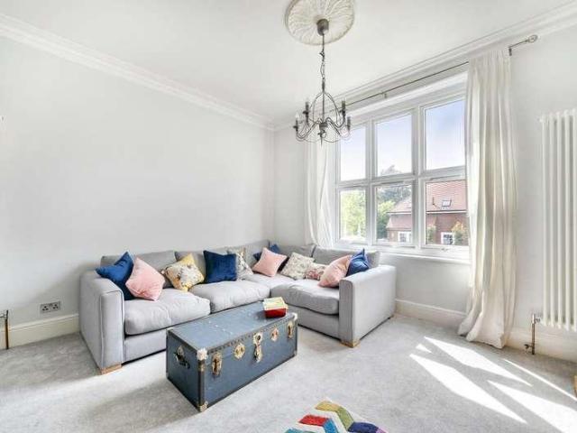 3 bed flat for sale