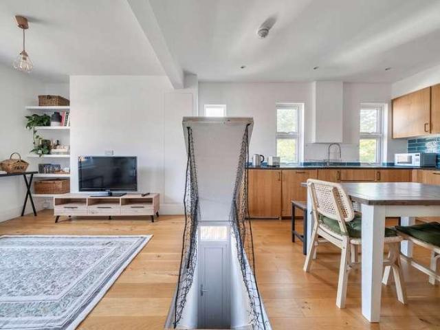 3 bed flat for sale