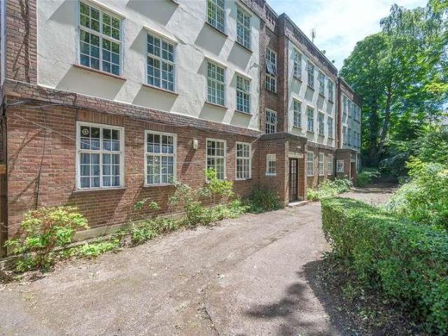 3 bed flat for sale