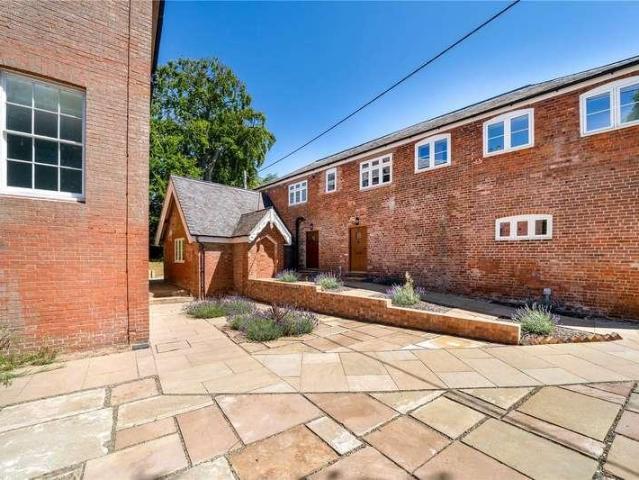 3 bed flat for sale