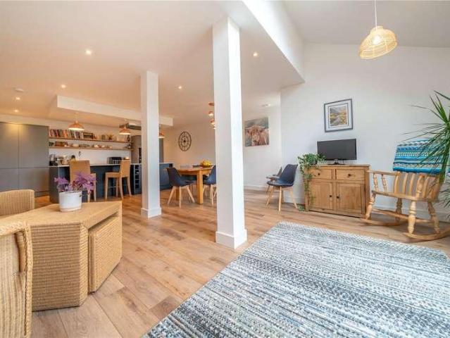 3 bed flat for sale