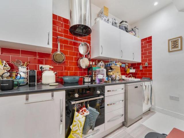 3 bed flat for sale